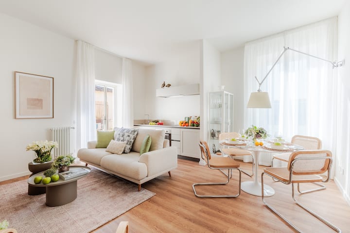 Letizia Terrace Modern Elegant Inside Lucca Walls - Lucca