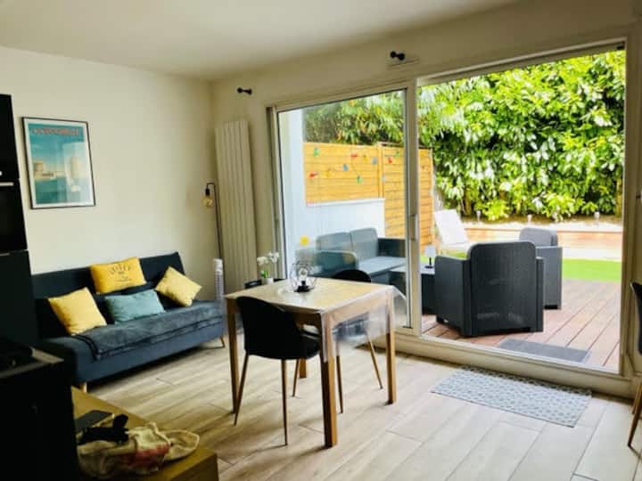 Appartement Avec Jardin Chaleureux Et Raffiné - La Rochelle