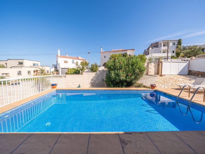 Villa Bien Aménagée à L'escala - L'Escala