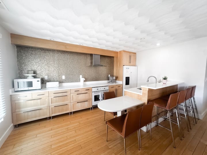 Trendy 2024 Coastal Oasis - 버지니아비치