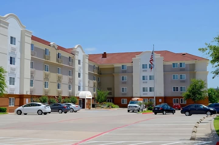 Irving Comfort 1 Br Suite | Pantry, Laundry & Wif - Irving, TX
