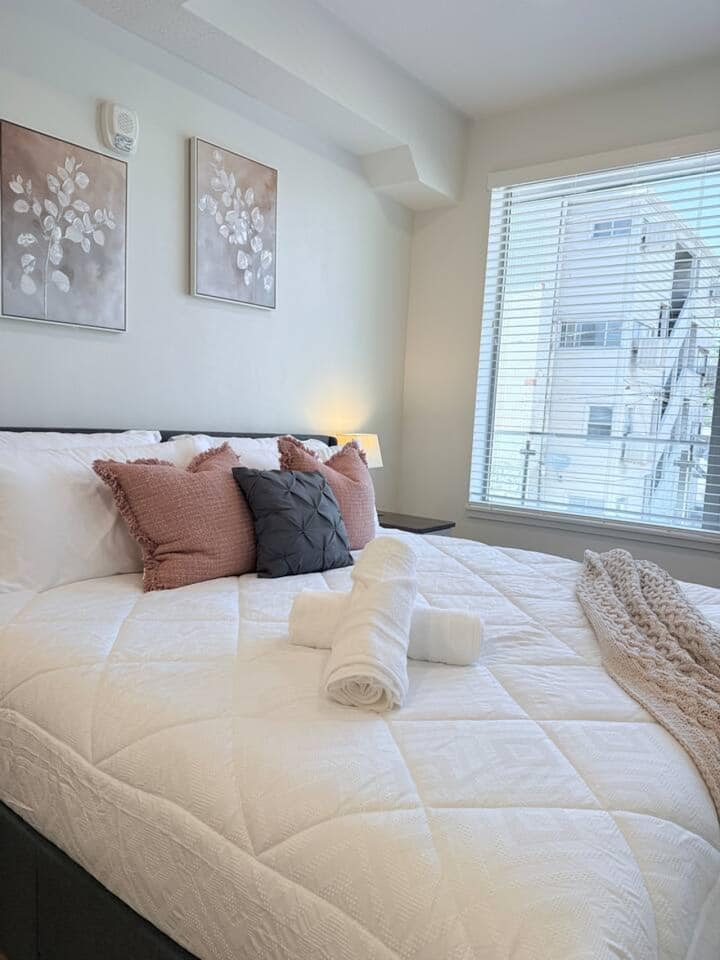 Downtown Slc Gem | King Bed + Pool + Parking - Salt Lake City, UT