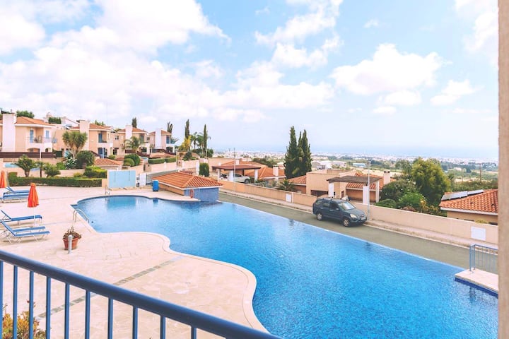Family Escape-stunning Views-3br Apt-pool - Paphos