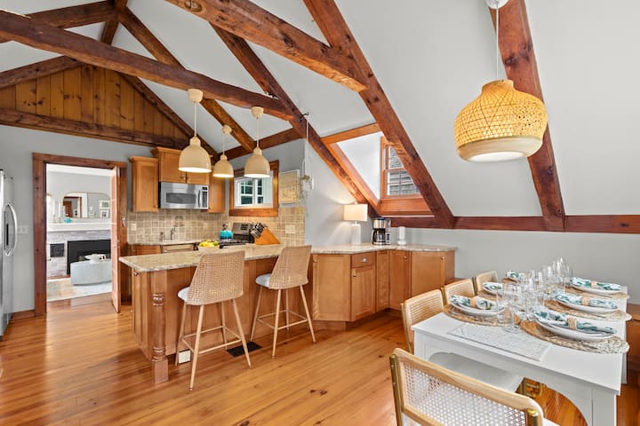 Charming Coastal Getaway In The Heart Of Sandwich - Sandwich, MA