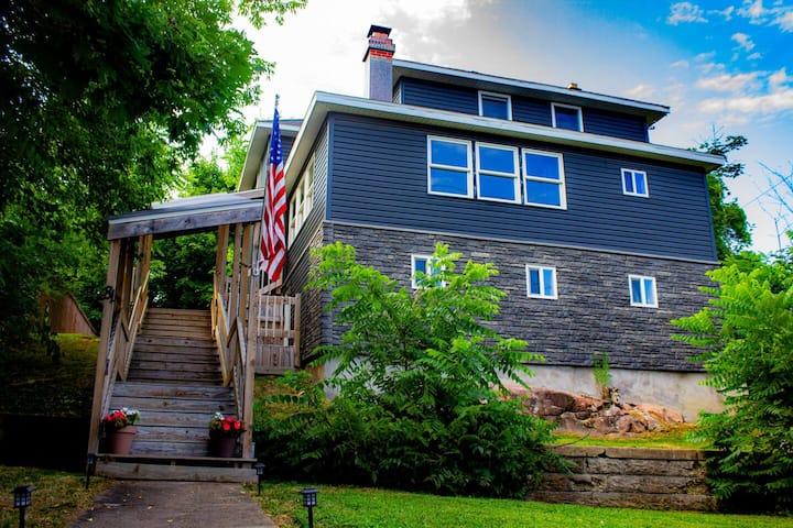 The Crossmon House - Boldt Castle & Boldt Yacht House
