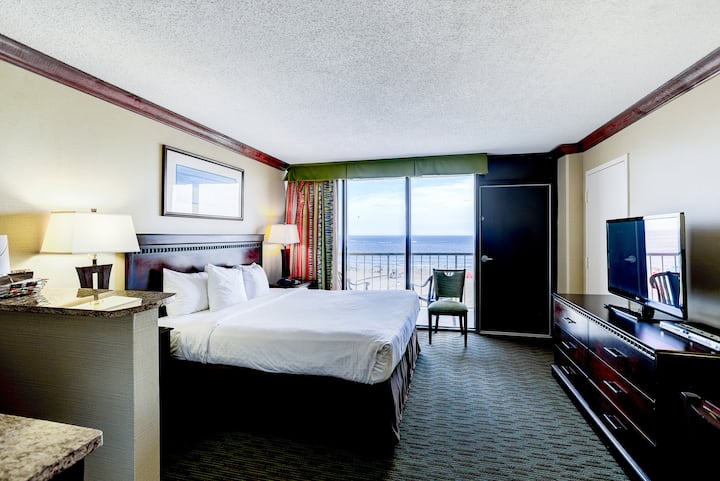 2 Oceanfront Suites With Pools, Balconies & Views - Virginia Beach, VA