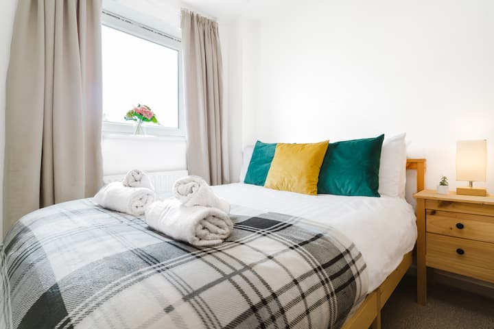 2br Flat Near City Centre /W Free Parking - Gulliver's Valley Theme Park