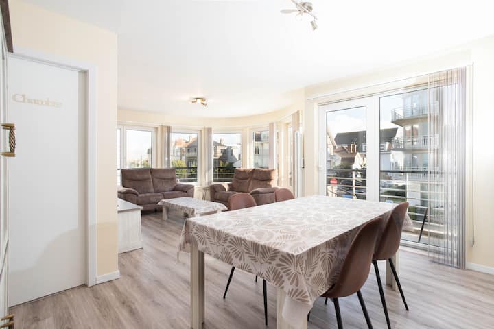 Magritte's Seadreams A0101 - Plage de Bray-Dunes