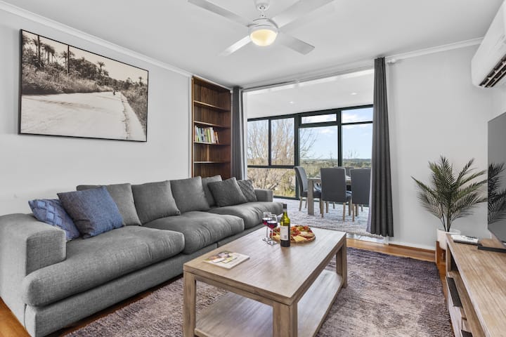 Above The Trees - Spectacular Views, Sleeps 10 - Wagga Wagga