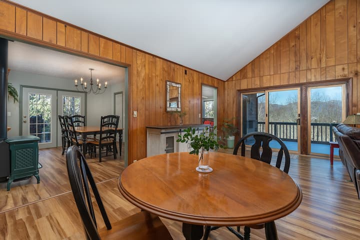 Ivy Cottage | Pet Friendly Black Mountain Cottage - Black Mountain, NC