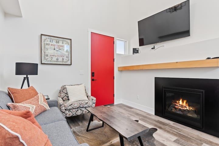 Quarry A40- Dog Friendly! Community Hot Tub! - Whitefish, MT