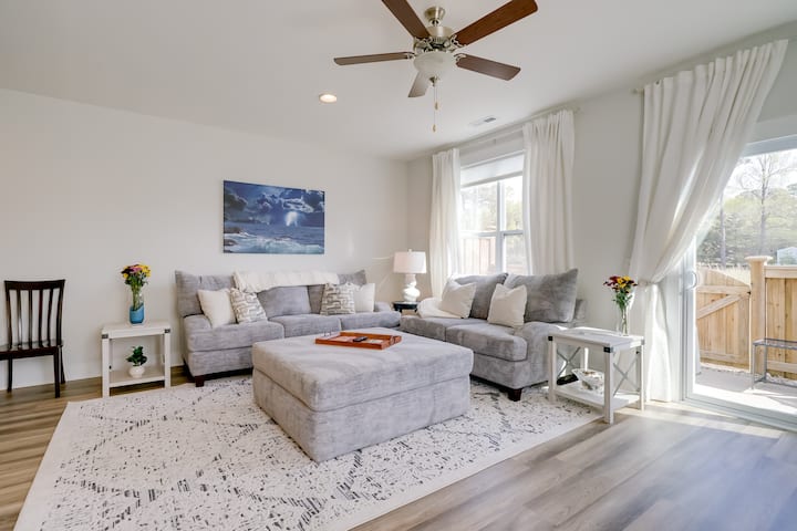 Patio & Grill: Modern Family Home In Hampstead - Hampstead, NC