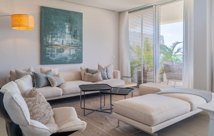 Seafront Luxury Apartment With Panoramic Sea Views - Estepona