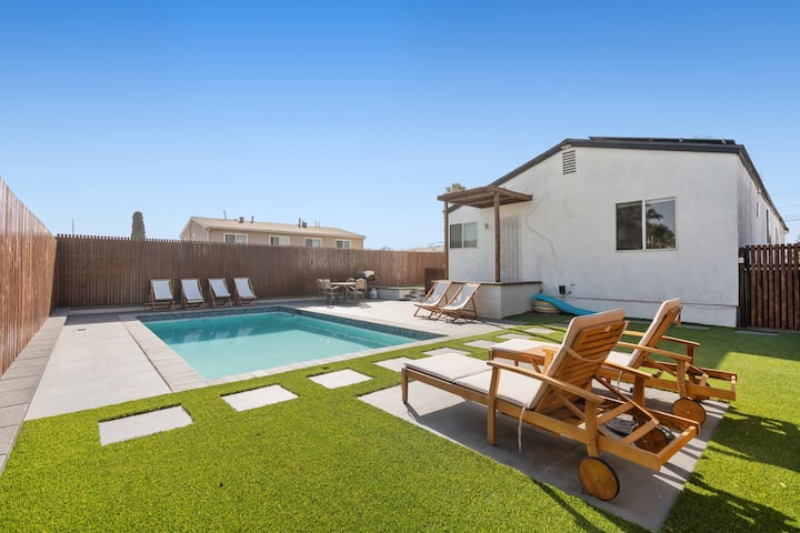 Backyard Paradise• Pool, Hot Tub & Bbq• Sleeps 15! - Chula Vista, CA