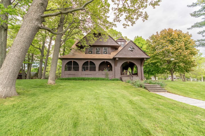 Waterfront Island Retreat On Round Island W/ Dock - Gananoque