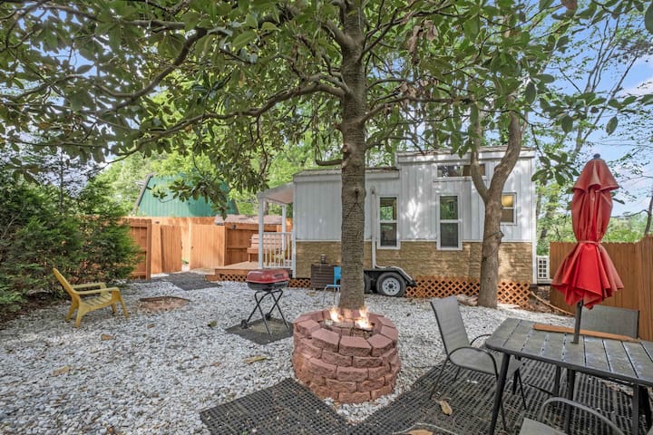 Modern Tiny Cabin For Two - Roswell, GA