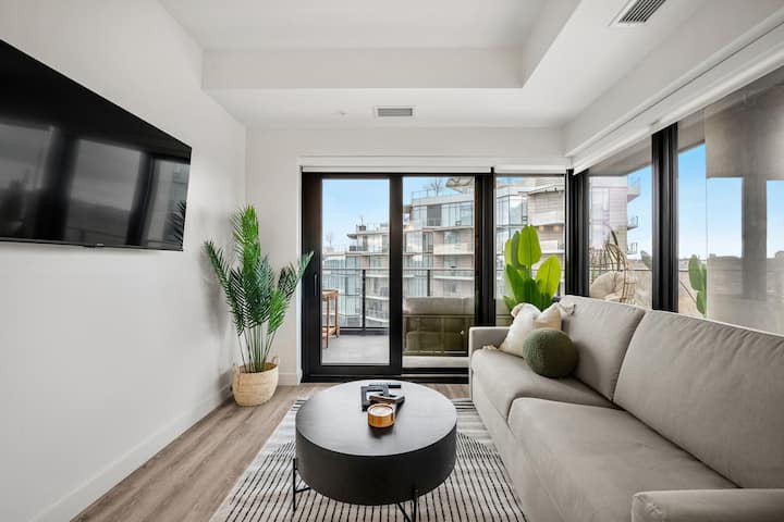 City Sophistication W River View, Parking, (25+) - Mount Royal University