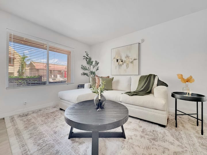 Luxe 2br Condo  Next To Pool, Trails & Mountain - Phoenix