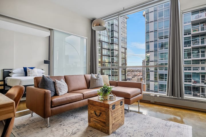 Fabulous 2br W Ac, Parking Near Bmo, Stampede! - Calgary