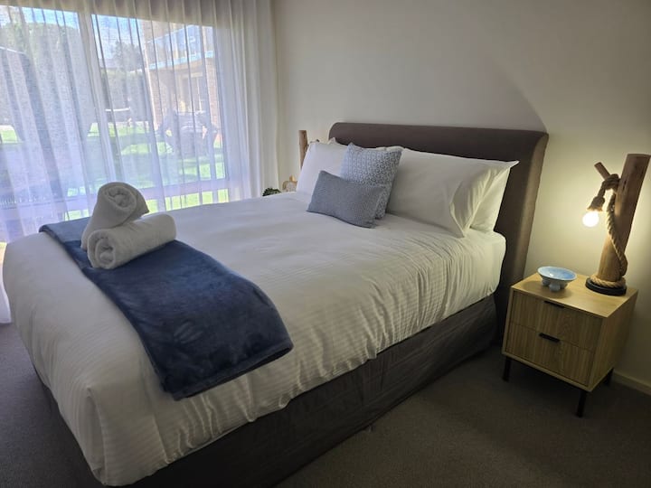 Lakeside Apartments 4 - Pambula