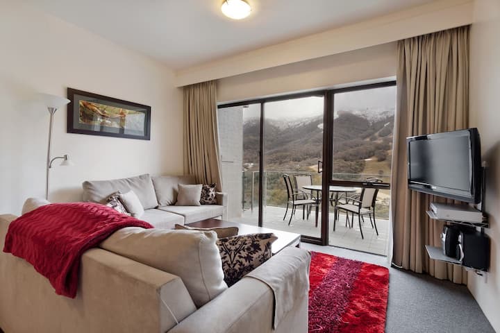 Lantern 22 - Balcony - Snowy Mountains