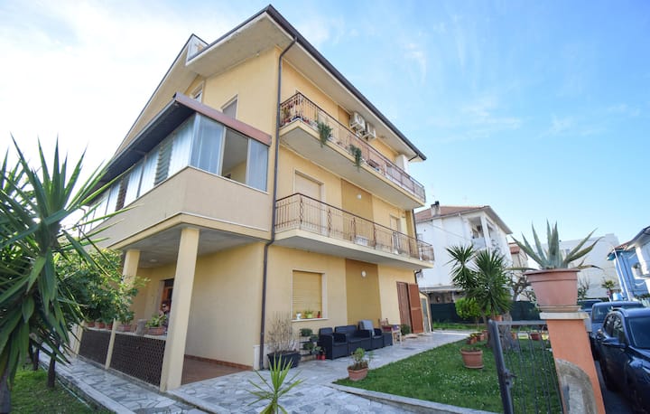 Awesome Apartment In Villarosa Di Martinsic - Alba Adriatica