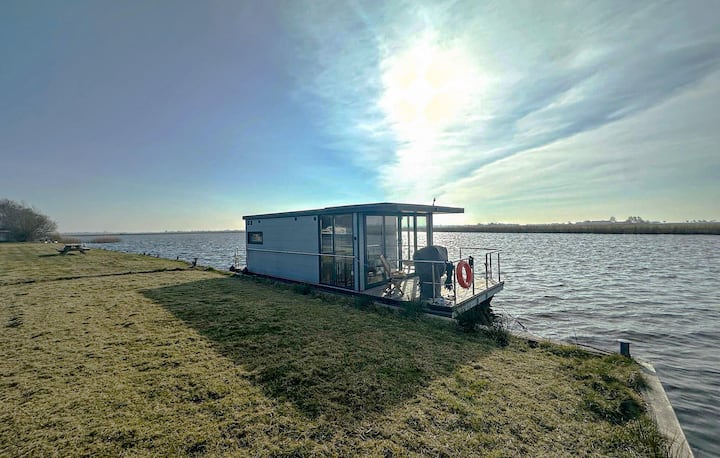 Lake Front Ship In Molkwerum With Lake View - Hindeloopen