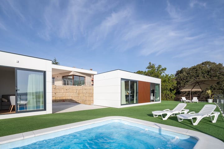 Complejo Bungalow Con Piscina - Boiro
