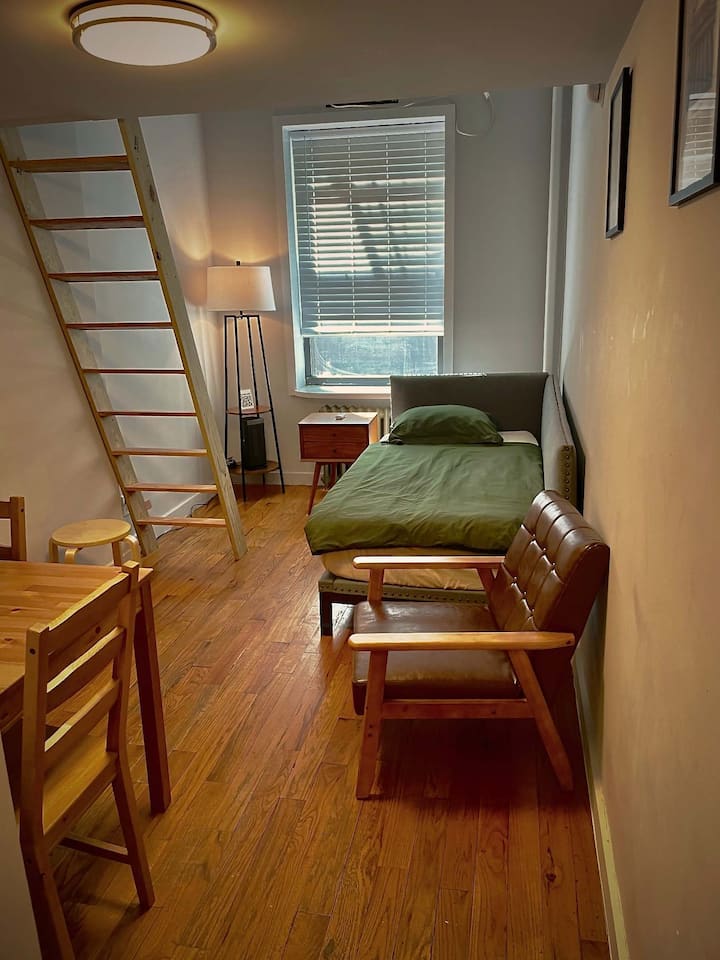 Union Square Studio 4 With Shower - Shared Toilet - New York