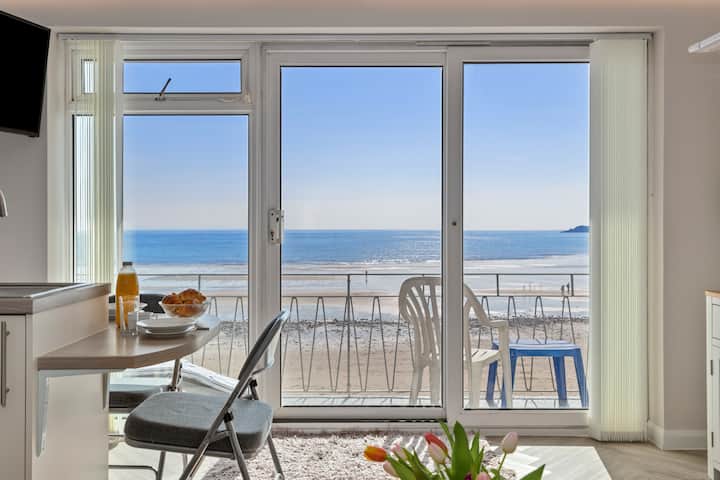 9 Strandways - Sea Views, Parking, Beach Access - Saundersfoot