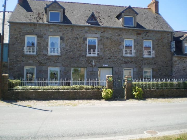 Chambre Queen Vue Rue - Douche Privée - Cherrueix