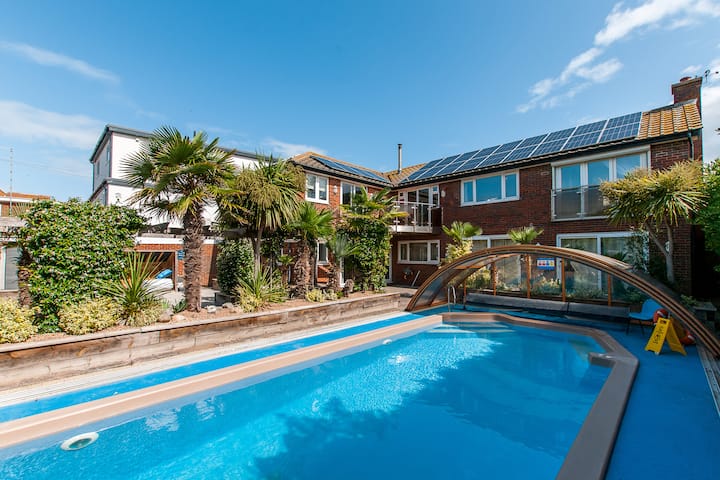 Botany Bay Beach House - Stunning Sea Views - 布羅德斯泰爾