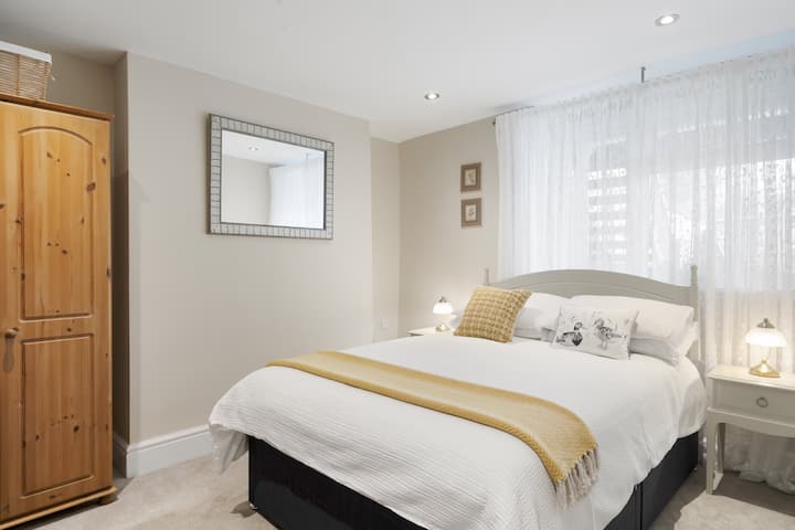 Spacious Apartment With Courtyard, Barnstaple - Barnstaple