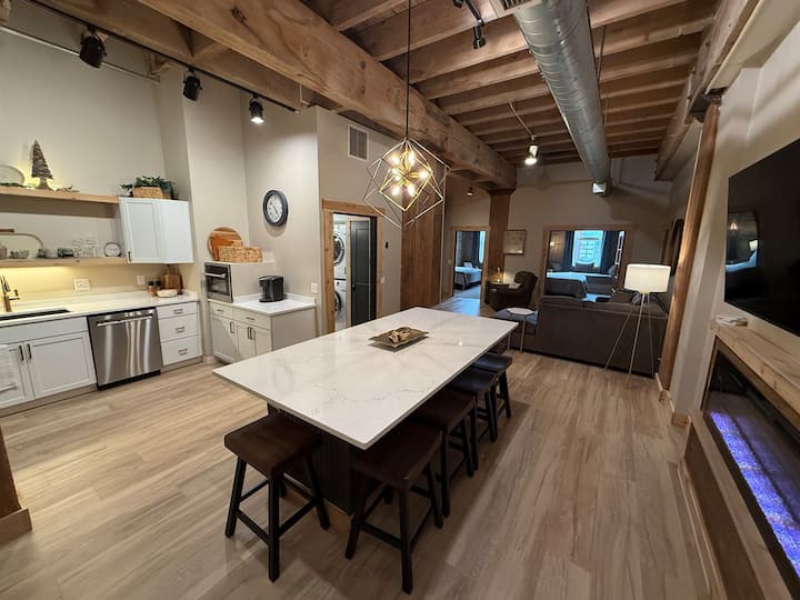 Dockside Suite 2 | The Brix | Pool In Canal Park! - Duluth, MN