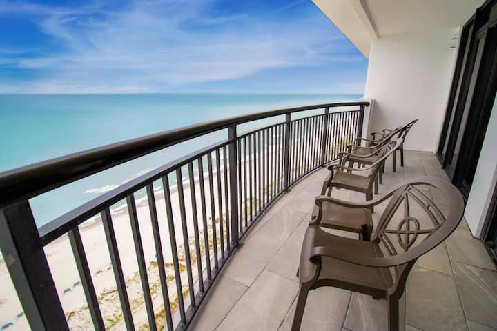 Oceanfront Oasis In The Heart Of Myrtle Beach - Myrtle Beach, SC