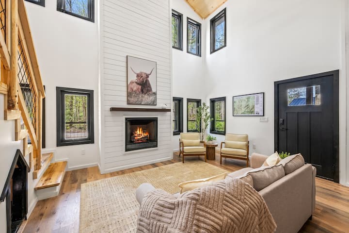 Dolly’s Mountain Farmhouse • Steps To Trails - Cosby, TN