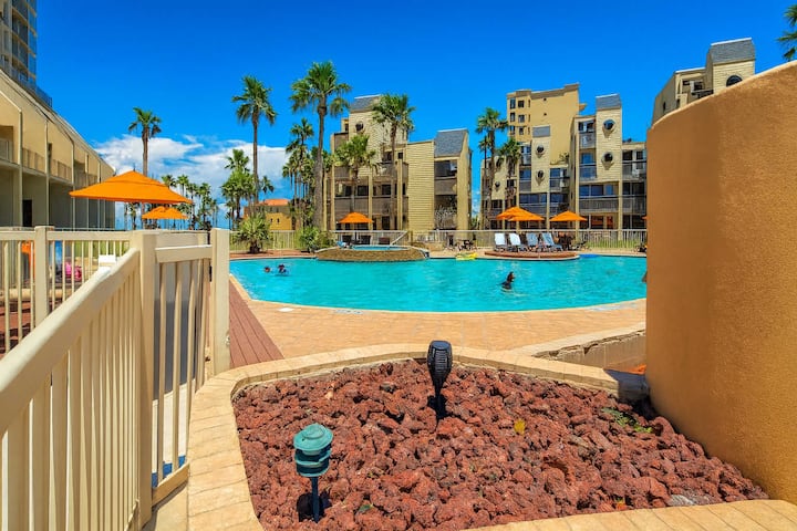 Tons Of Beds 1st Floor Beachfront Condo 2 Pools - South Padre Island