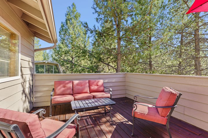 6 Approach - Sharc, Hot Tub, Ping Pong - Sunriver, OR