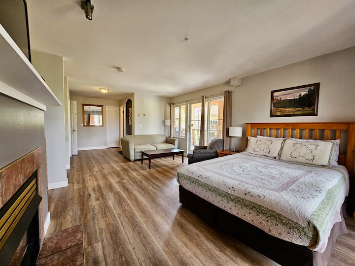 Cozy Kelowna Retreat! (208b) - Kelowna