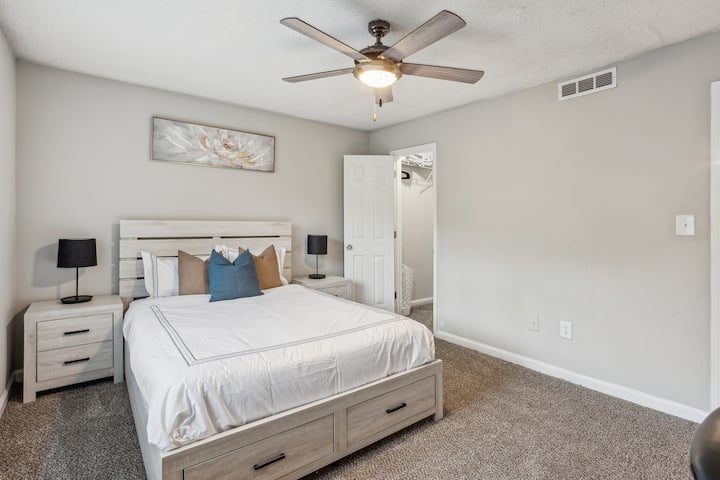 Crest At East Cobb 1832a I Spacious 1bd 1 Bth - Marietta, GA