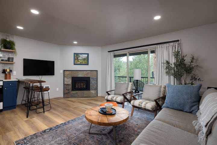 Alpenglow Haus – Stay For 4! - Bend, OR