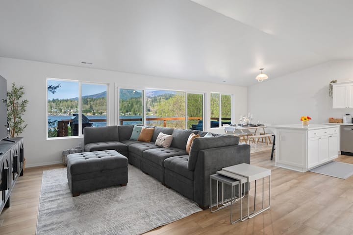 Modern Lakefront Home W/ Dock & Scenic Views - Mount Vernon, WA