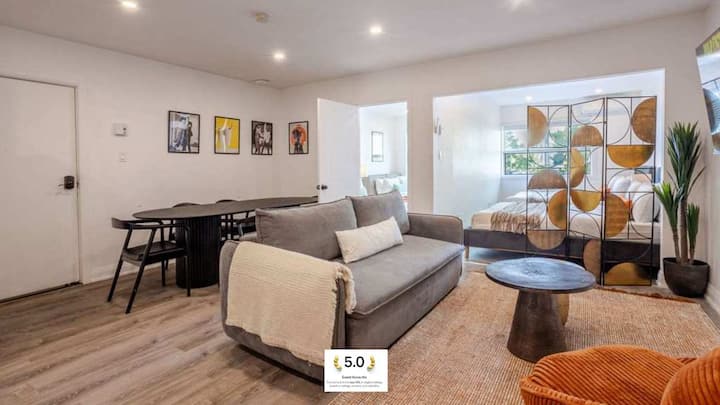 Vibrant Cityscape Stay –Stylish 1br In Central Mtl - Québec