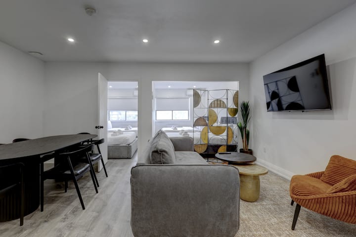 Vibrant Cityscape Stay –Stylish 1br In Central Mtl - Montreal