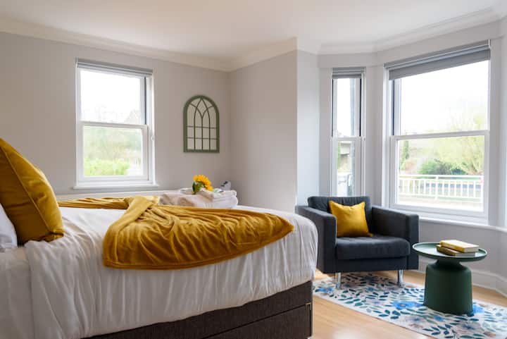 Riverside Gem; 6br With River View, Nr City Centre - Cambridgeshire