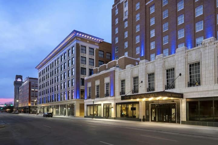 Your Luxurious Oasis In Sioux City | Free Parking - Sioux City, IA