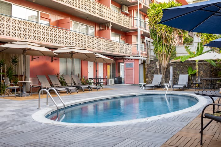 Prime Location With A Short Walk To The Beach - Honolulu, HI