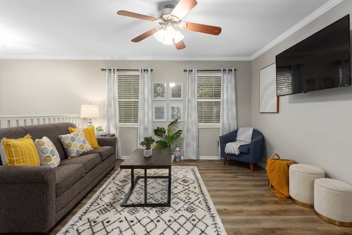 Spacious,tv In All Bedrooms,kingbeds,fencedyard - Spring Hill, KS