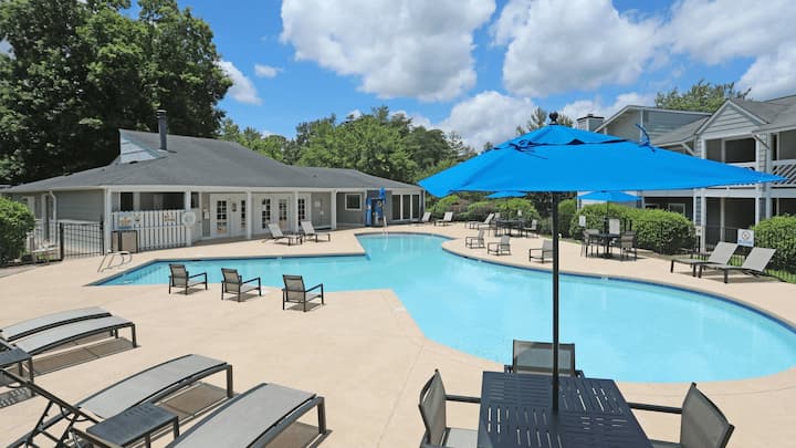 Modern 2bd In Northcliffe Forest W/ Large Closets - Winston-Salem, NC