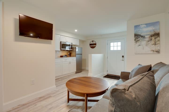 3 Mi To Main Street: Newly Renovated Wareham Apt! - Wareham, MA